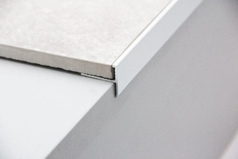 Buy Trappeafslutning, 10 mm. til klinker - Offer: €26.69,-